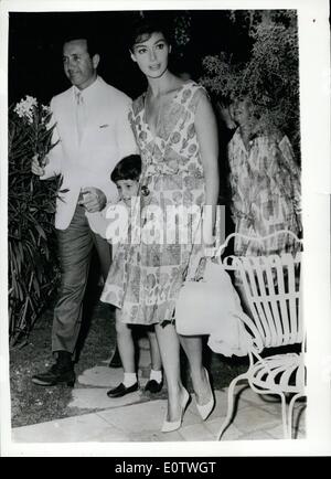 VIC DAMONE with wife Pier Angeli and son Perry Farinola 1955.Supplied ...