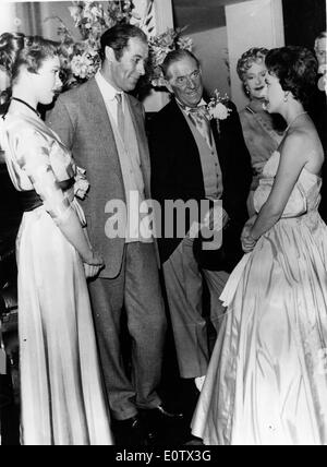 Queen Elizabeth II meets actor Richard Dreyfuss Stock Photo - Alamy