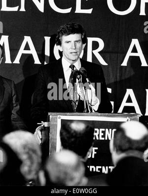 Senator Gary Hart speaks at press conference Stock Photo - Alamy
