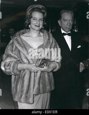ROBINA LUND WITH PAUL GETTY IN LONDON AT THE YELLOW ROLLS ROYCE ...