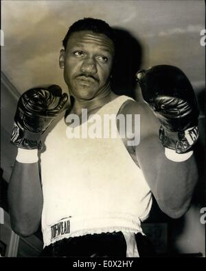 Heavyweight boxer Billy Walker in his training quarters at Blue House ...
