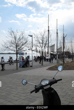 Toronto Harbourfront neighbourhood Stock Photo - Alamy
