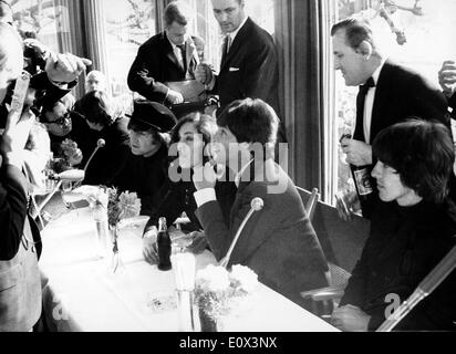 Ringo Star & Eleanor Bron Film Help!; The Beatles: Help! (UK 1965 ...