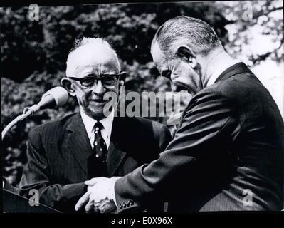 President Johnson and the oldest politician of Turkey Ismet Inonu Stock ...
