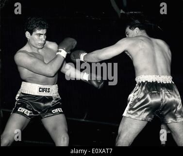 Eduardo Corletti, left, Argentinian heavyweight boxer, avoids a right ...
