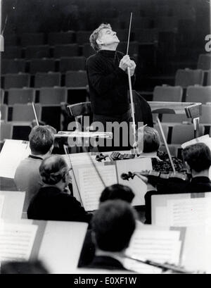Leonard Bernstein conducts the New York Philharmonic, 1963. Courtesy ...