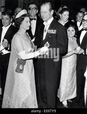 Queen Elizabeth II - Dancing - British Royalty. June 14, 1946. (Photo ...