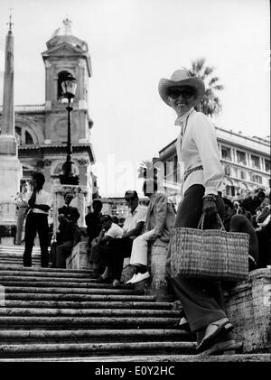 Faye Dunaway arriving Stock Photo - Alamy