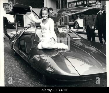 Oct. 10, 1968 - Motor Show At Earls Court. Photo shows View of ...