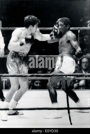 Italian professional boxer Nino Benvenuti, Italy 1969 Stock Photo - Alamy