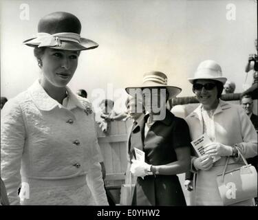 Jun. 06, 1970 - Princess Anne At Premiere: Princess Anne pictured as ...