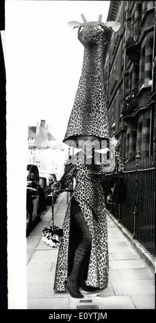 Jun. 06, 1971 - Mrs. Shilling's Ascot hat. Photo shows Mrs. Gertrude ...