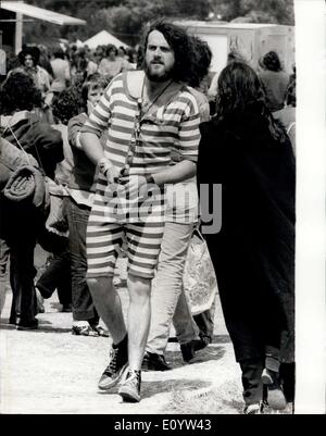 Jun. 27, 1971 - 'Hippie' Police Seize 100 Pop Fans At A Pop Festival In ...