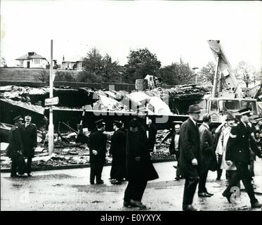 Oct. 10, 1971 - 13 Killed In Shops Explosion: Thirteen people were ...