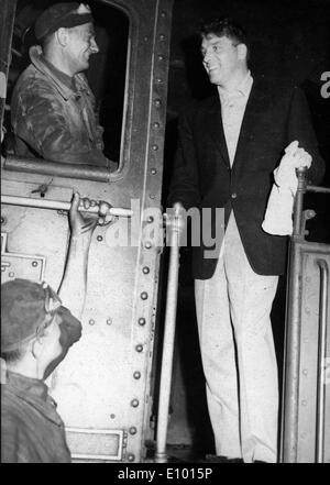Actor Burt Lancaster arrives by boat with kids Stock Photo - Alamy