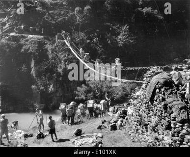 MOUNT EVEREST explorers Stock Photo - Alamy