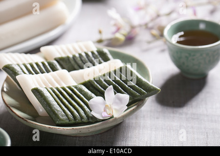 traditional Korean tea and rice cakes Stock Photo - Alamy