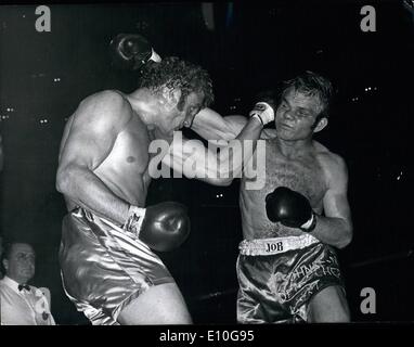 Joe Bugner (l) during the heavyweight fight with Jack Bodell at Empire ...
