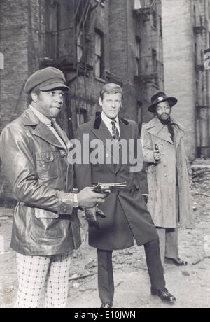 James Bond actor Roger Moore (left) with Welsh singer Tom Jones at ...