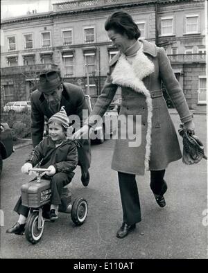 Nov. 11, 1974 - Four Year Old ''Miss Pears 1974'' Unveils Her Portrait ...