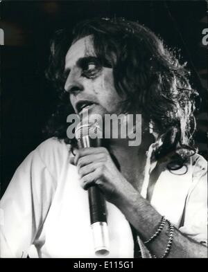 Sep. 09, 1975 - Alice Cooper Arrives At Heathrow With His Pet 'Cyclops ...