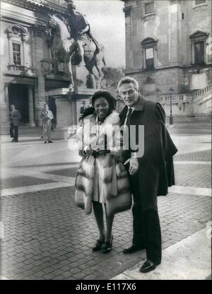 Actor Peter Finch marries Eletha Barrett Stock Photo - Alamy