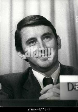 May 05, 1976 - Fight for the Liberal party leadership. Photo shows ...