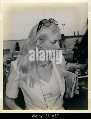 Jun. 06, 1976 - Elizabeth Ray, arriving from London at JFK Stock Photo ...