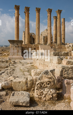 Jerash, pillars of Temple of Artemis Stock Photo - Alamy