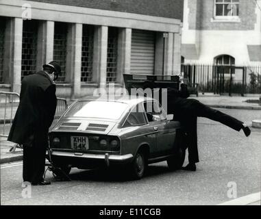 Jan. 01, 1977 - Big Security Check At The Old Bailey For The Start Of ...