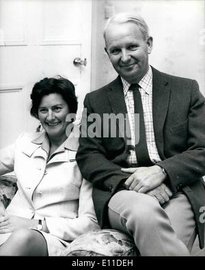 WHAT JUST HAPPENED? Premiere Stock Photo - Alamy