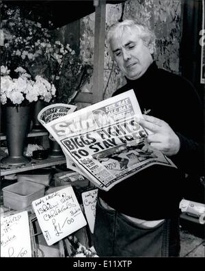 Ronald Buster Edwards the great train robber tends his flower stall ...