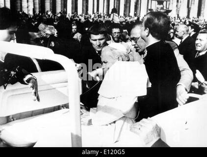 May 13, 1981, Pope JOHN PAUL II right after the assassination attempt ...