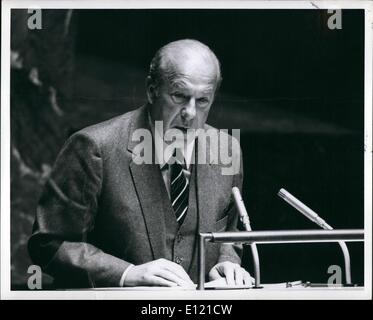 United States Secretary of State George P. Shultz answers reporter's ...