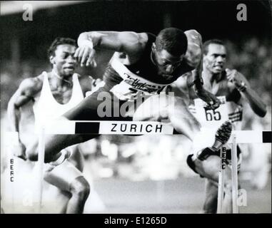 Aug. 08, 1989 - Roger Kingdom Sets New World Record. Roger Kingdom of ...