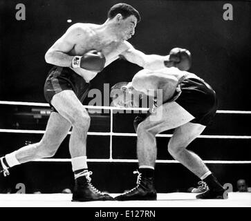 Brian Curvis boxer from Swansea, Wales Vs Guy Sumlin (USA) ducking under from left punch at The ...