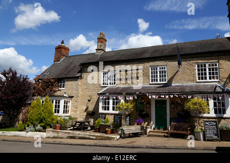 The White Horse pub in Silverstone Stock Photo - Alamy