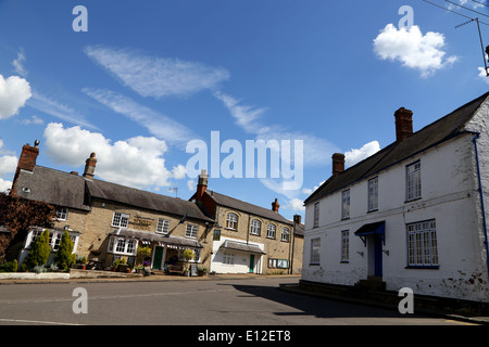 The White Horse pub in Silverstone Stock Photo - Alamy