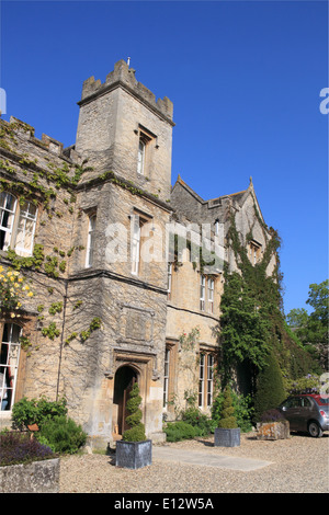 Front entrance at The Manor, 16thC hotel, Weston-on-the-Green ...