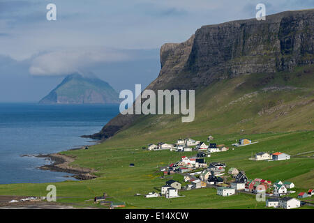Litla Dimun, Faroe Islands : a small rocky island covered by a bizarre ...