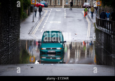 Cardiff, Wales, UK. 22nd May 2014. Heavy rain has caused flooding in ...
