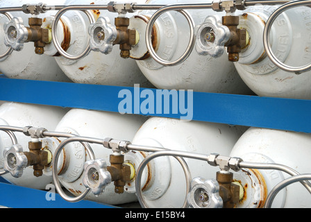 LPG high pressure cascade system using steel bottles in a rack system ...