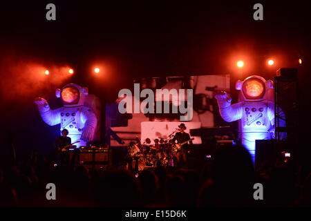 Portsmouth, Virginia, USA. 21st May, 2014. Bassist singer LES CLAYPOOL ...