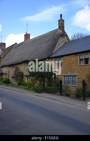 Thatched house, Hook Norton, Oxfordshire Stock Photo - Alamy