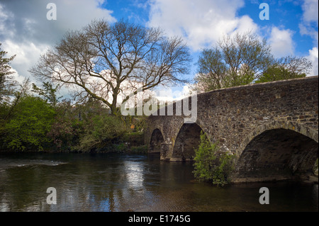 Bridge over the River Exe, Exebridge, a village on the border of Devon ...