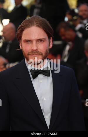 German actor Daniel Bruehl (Daniel Bruhl) attends the Louis Vuitton ...