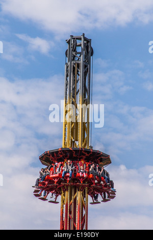 Magma Volcano themed drop & twist ride,Paultons Park, Southampton ...