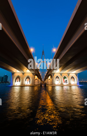 Business Bay Crossing in Dubai Creek Stock Photo - Alamy