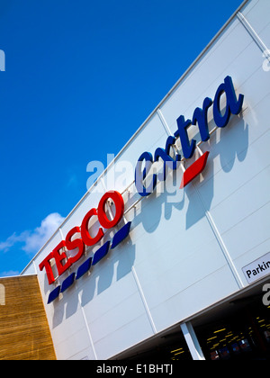 Tesco Extra supermarket in Chesterfield Derbyshire England UK with car ...