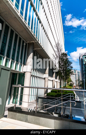 AstraZeneca London Head Office, 2 Kingdom St, London W2 6BD Stock Photo ...
